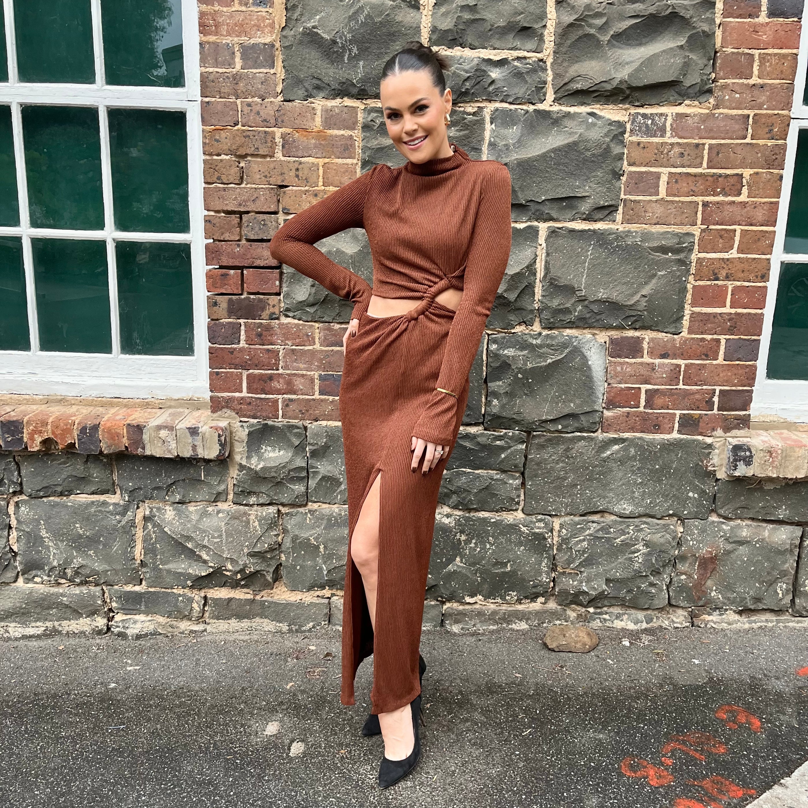 Leni Gold Hoop Huggies – The Luxe Closet Australia